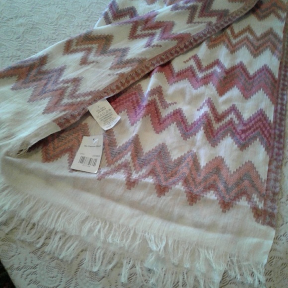 CROCS | Accessories | Nwt Large Crocs Chevron Pattern Scarf | Poshmark